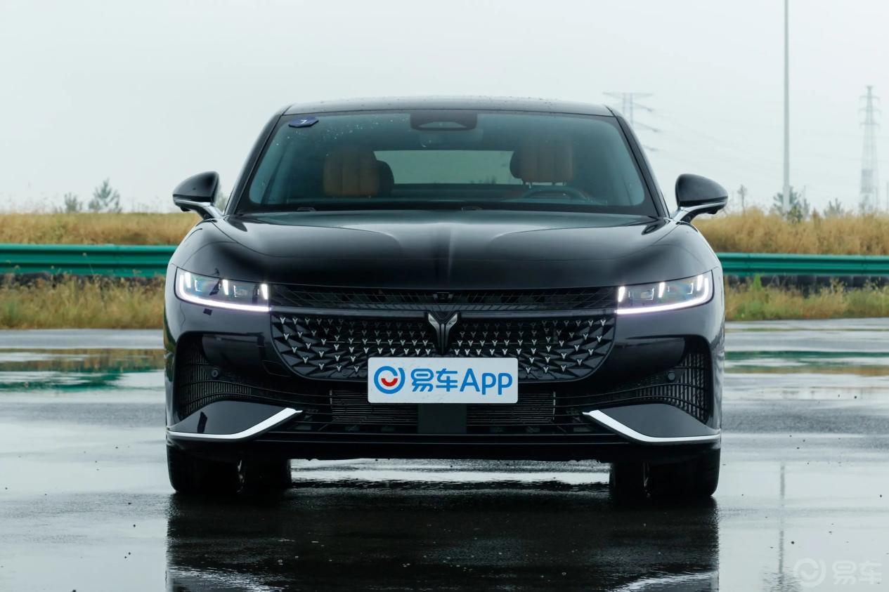 岚图追光PHEV卷动BBA 豪华车应该具备哪些“素质”？_易车