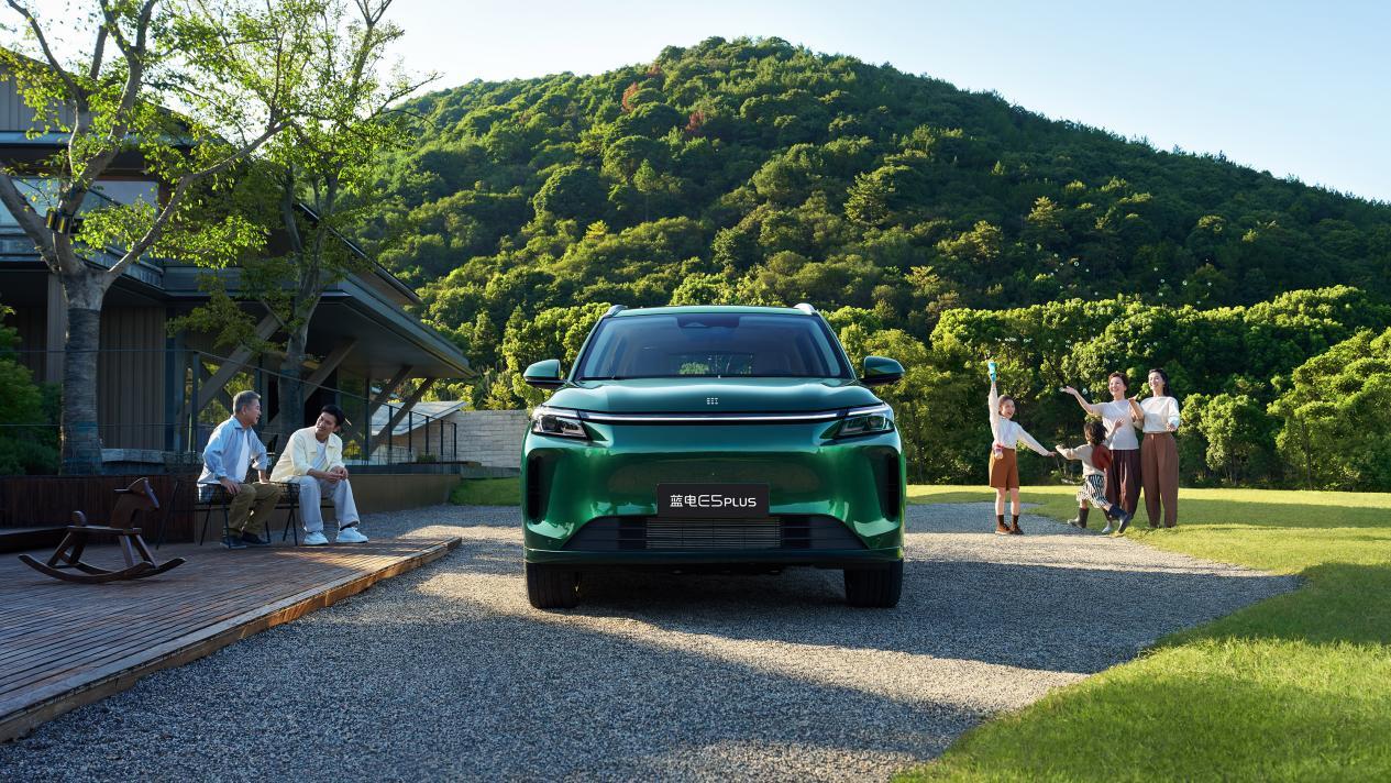 蓝电E5 PLUS预售开启：外观内饰、舒适空间一应俱全_易车