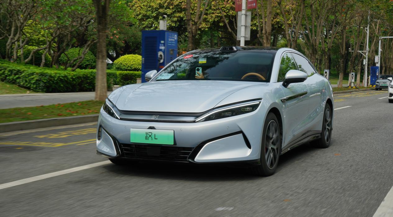 试驾比亚迪汉L：底盘质感不输56E，5分充400说少了！_易车