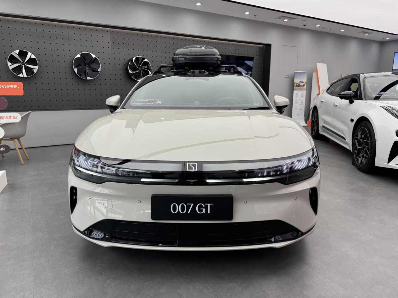 到店实拍19.99万的极氪007GT，去掉选装件后还帅吗_易车