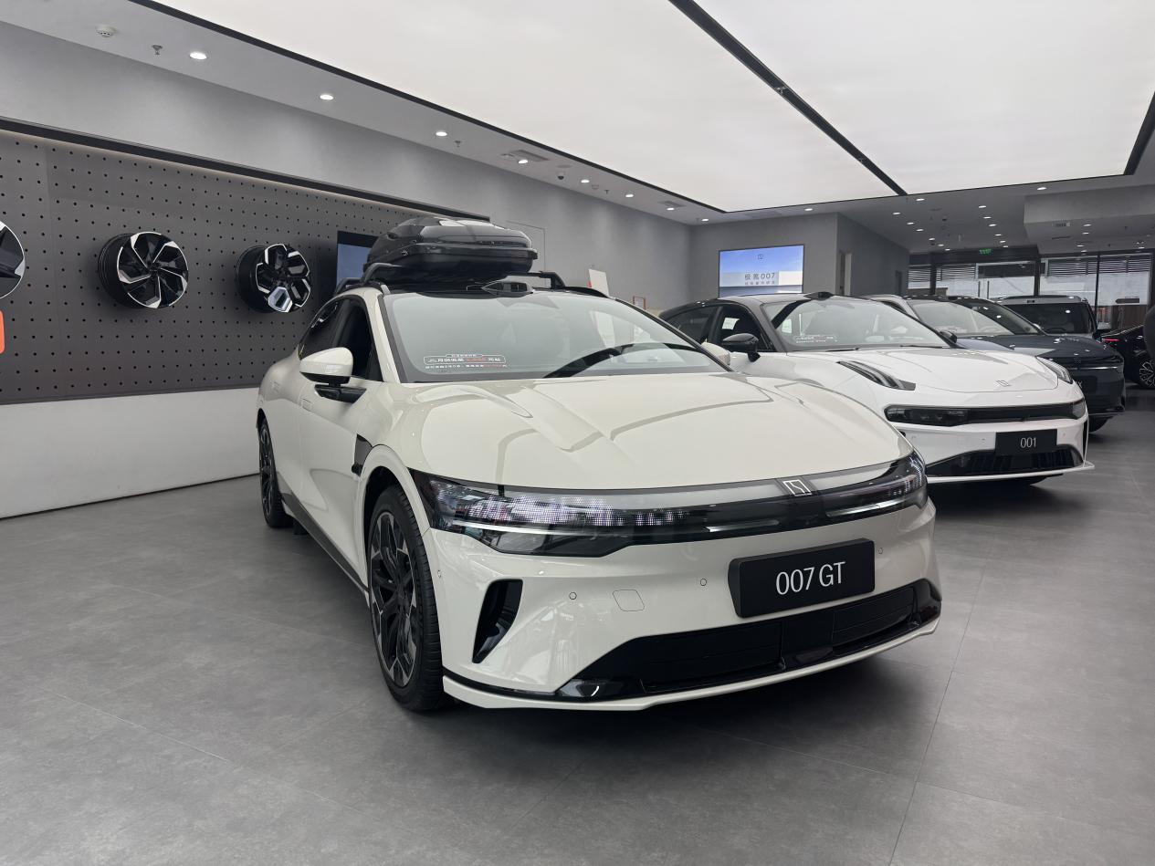 到店实拍19.99万的极氪007GT，去掉选装件后还帅吗_易车