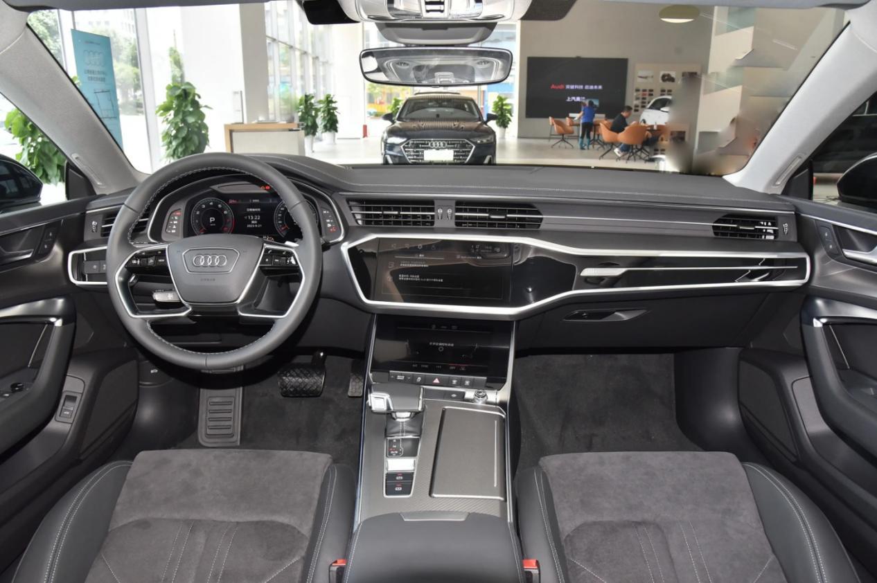 同级最强！37.87万能买C+级性能豪华旗舰奥迪A7L？_易车
