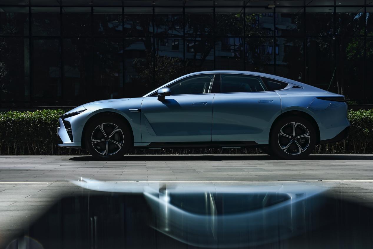 搭载“真800V”平台,星纪元ES能耗百公里11.7度电_易车