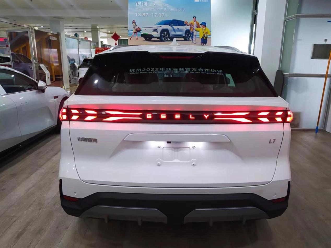 实拍银河L7，1.5T+3挡DHT，续航1370公里！_易车