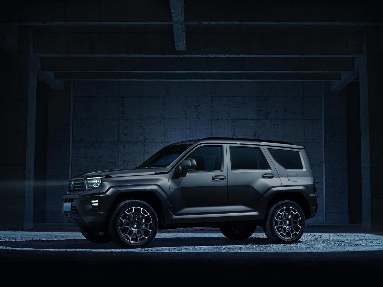 坦克700新能源坦克700还配备了电子可断开式稳定杆、空悬+CD_易车