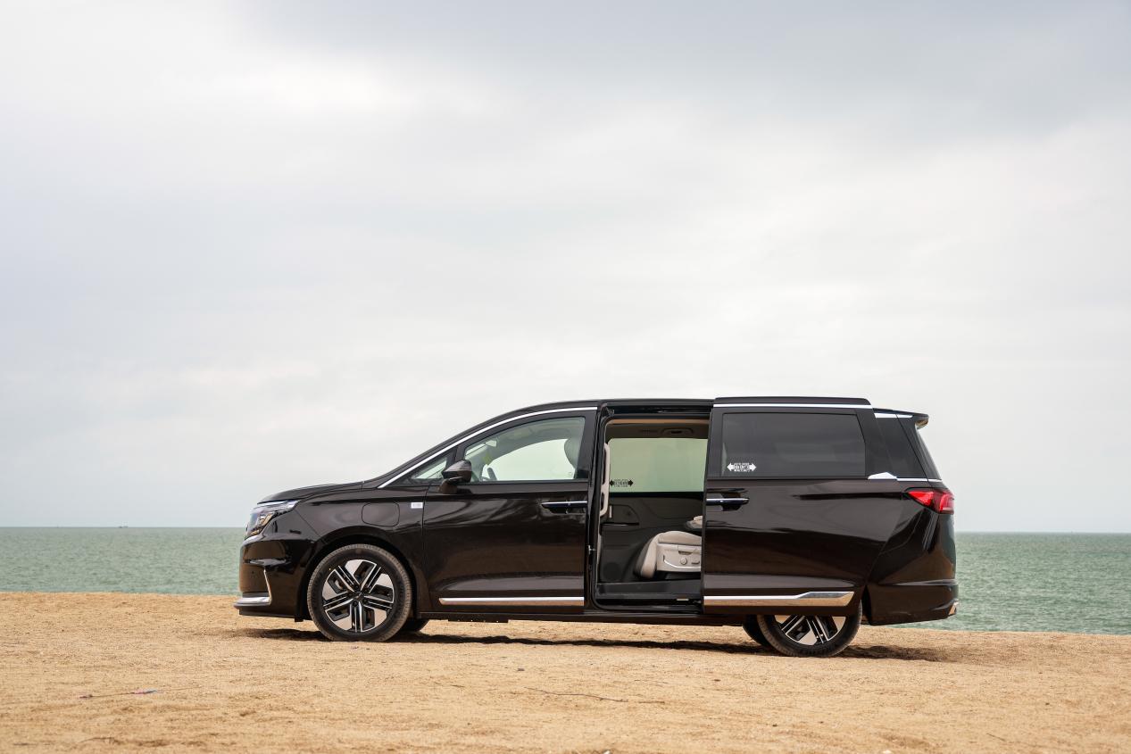 江淮瑞风RF8试驾测评，性能与舒适性同时兼得_易车