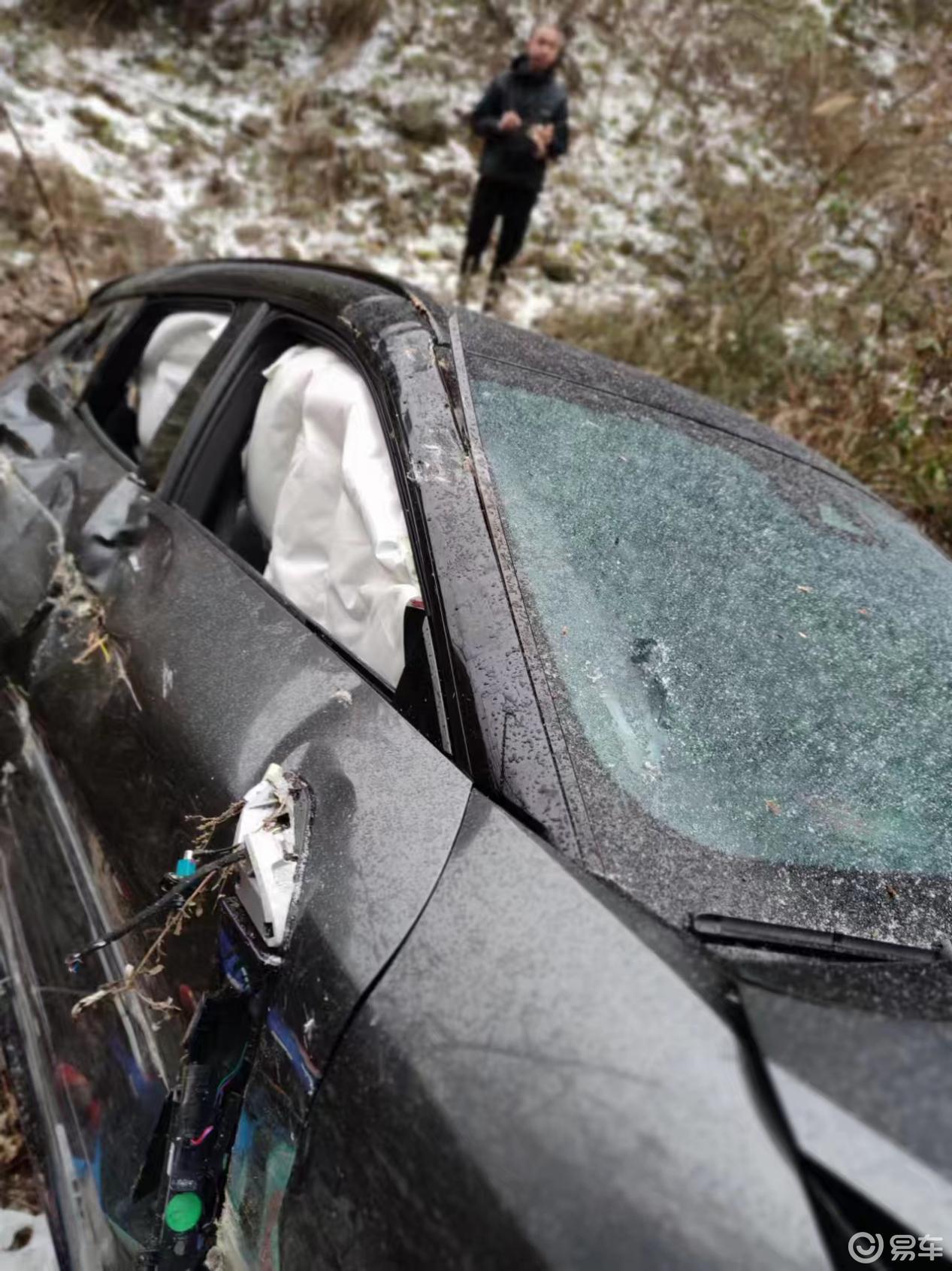 领克08跌落60米悬崖车内3人仅轻伤，吉利硬核安全从不吹_易车