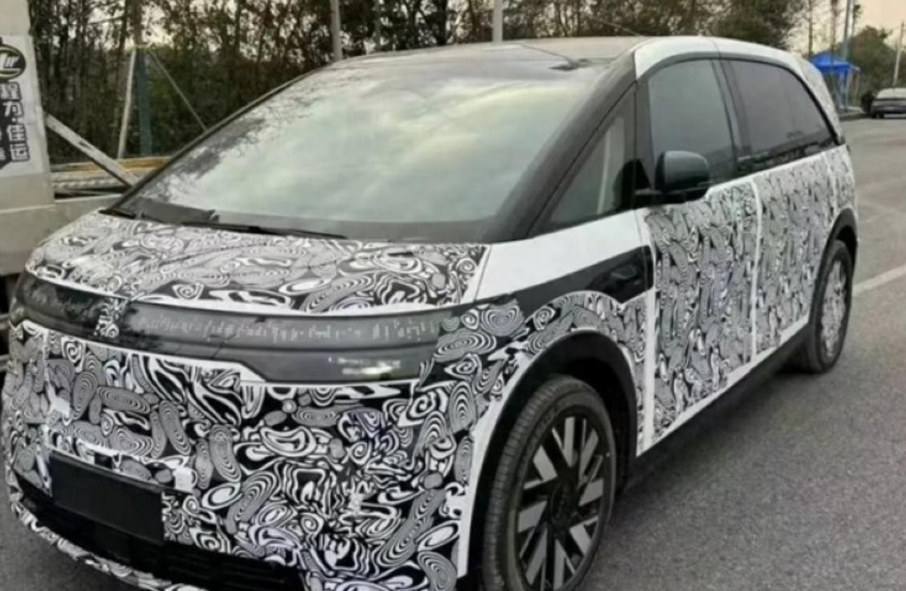 ZEEKR CM2E极氪全新MPV谍照曝光_易车