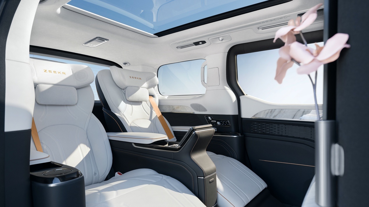 开启纯电四座超豪华MPV时代 极氪009光辉正式上市_易车