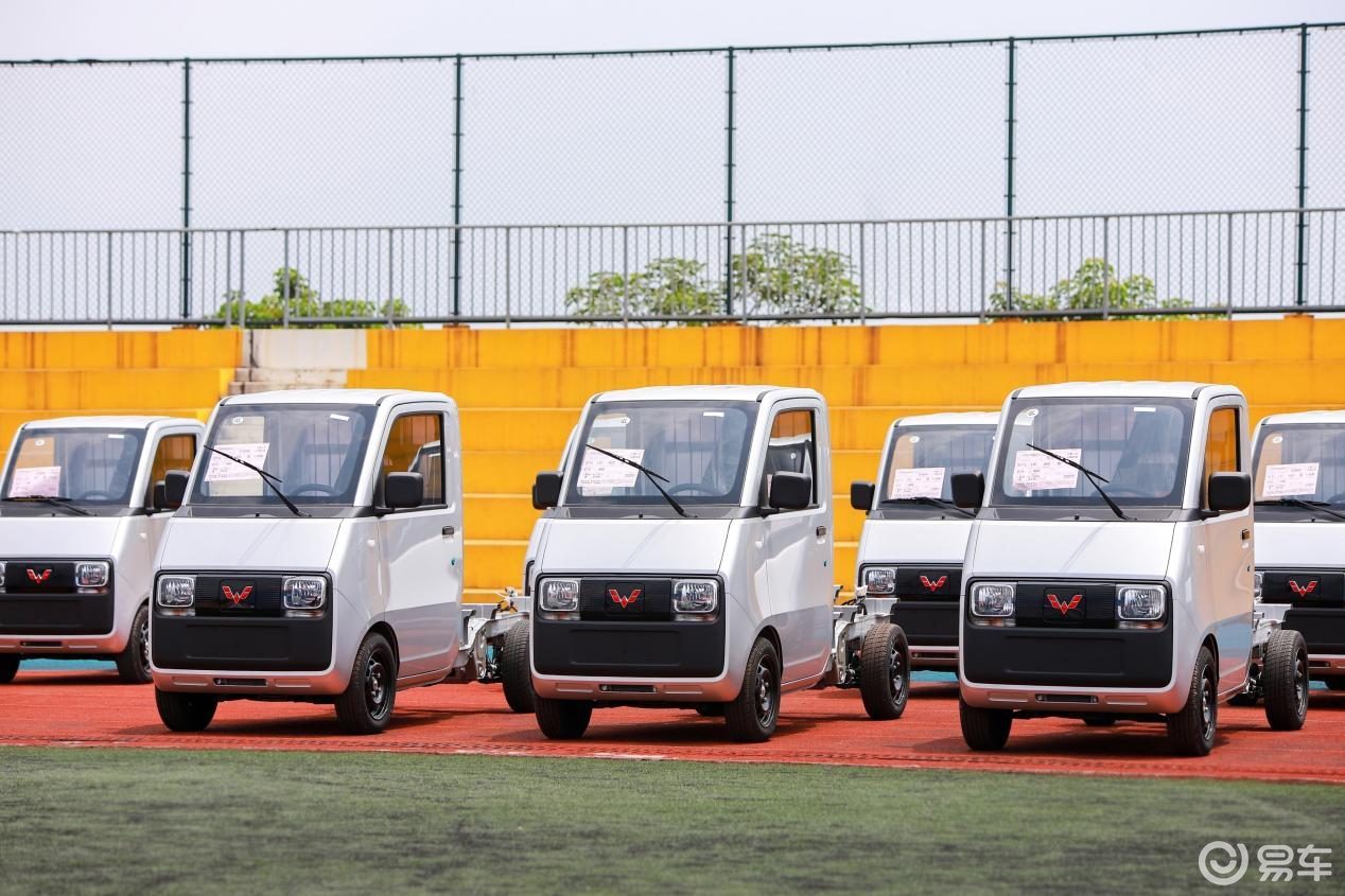 领跑“最后一公里”！2000台五菱E10定制车正式发车_易车