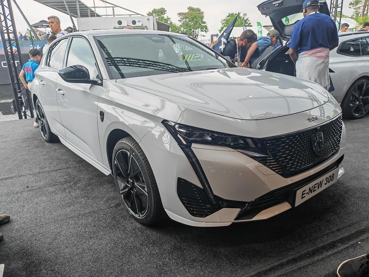 标致下定决心搞电车？纯电版308亮相 续航只有400km_易车