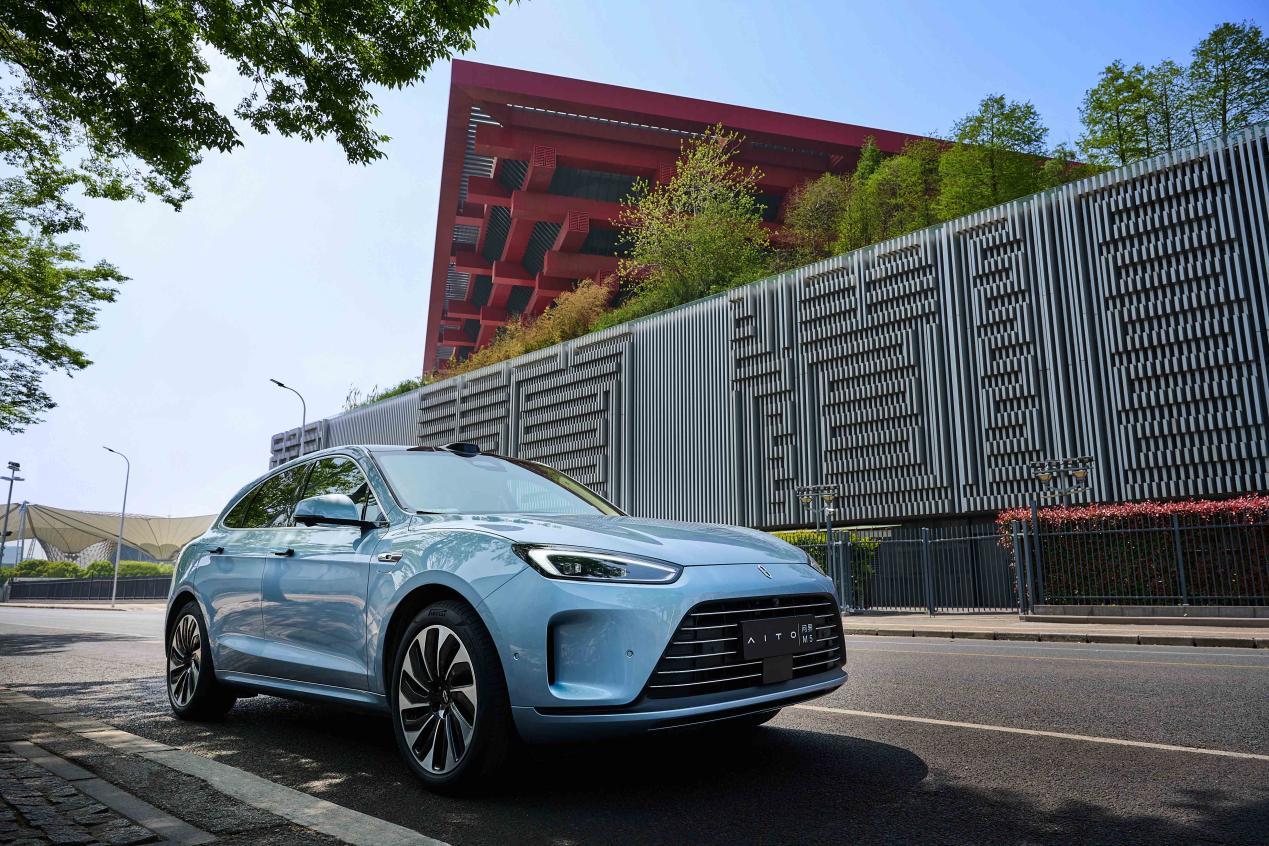 主动安全谁更靠谱？问界M5智驾版AEB横评测试中占据上风_易车