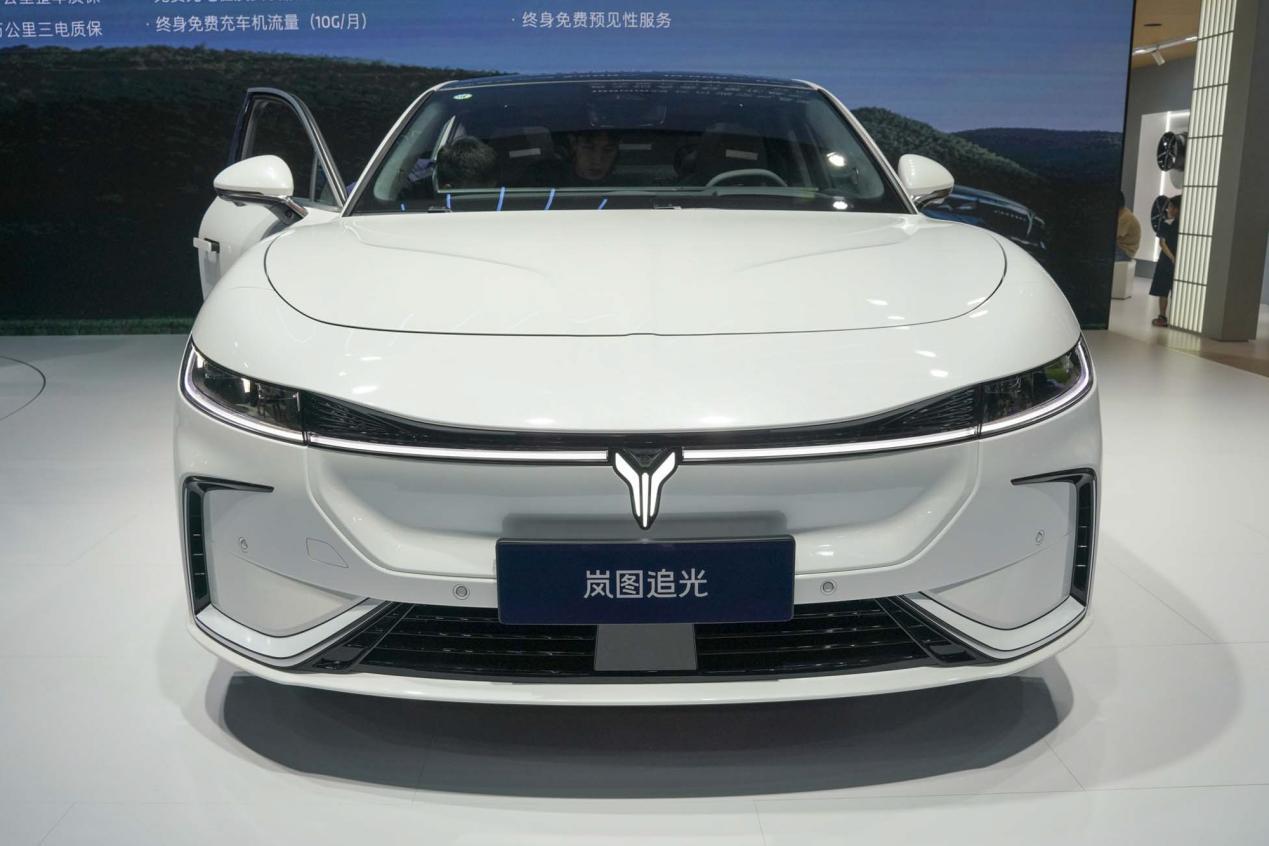 六块屏幕，730KM长续航，岚图追光真的“豪华”？_易车