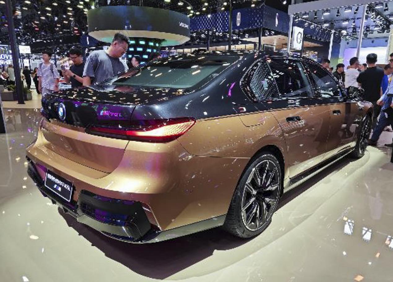 百万豪华电动轿车，宝马i7 M70L正式推出_易车