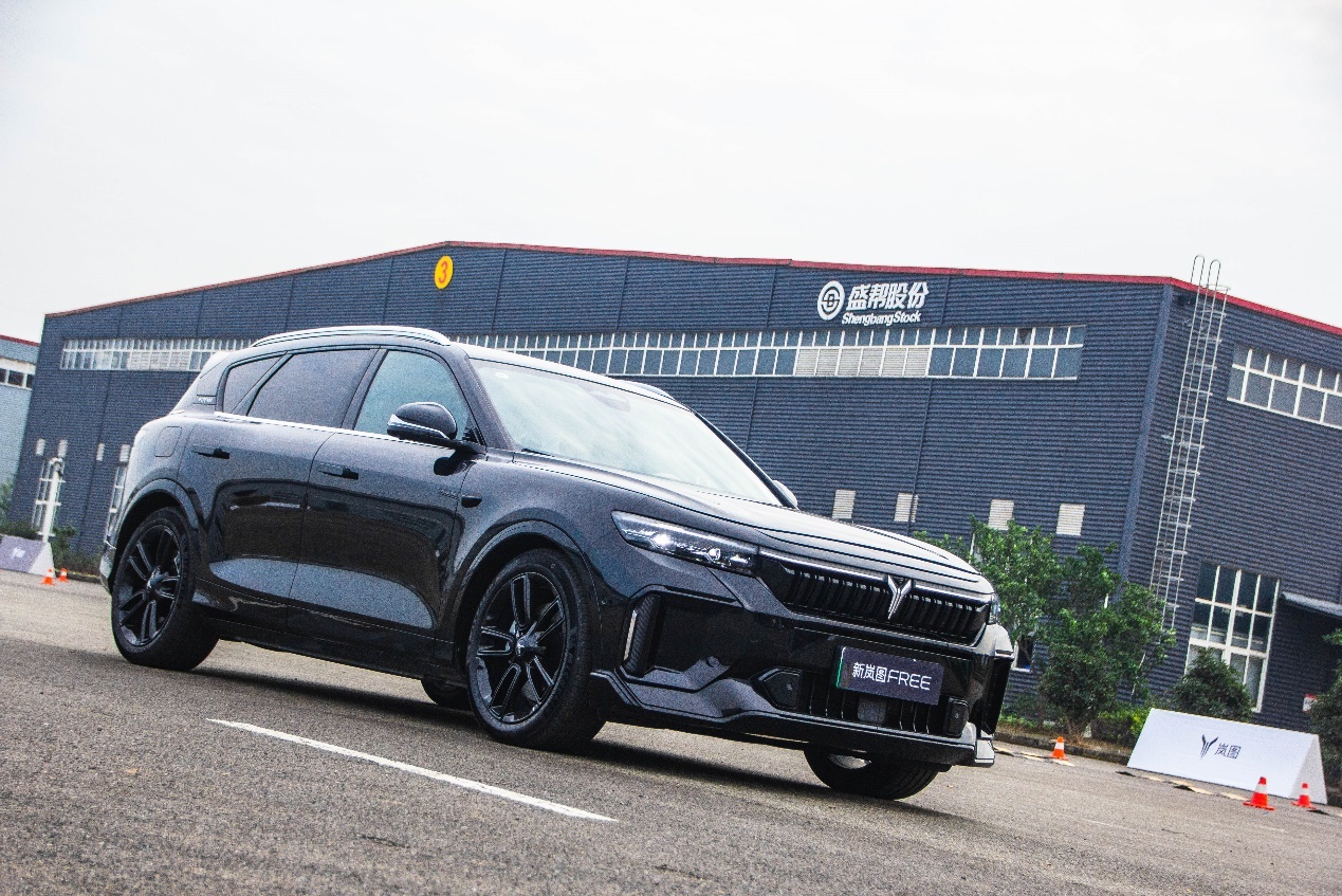 岚图FREE、理想L7、Model Y，场地横向底盘对比_易车