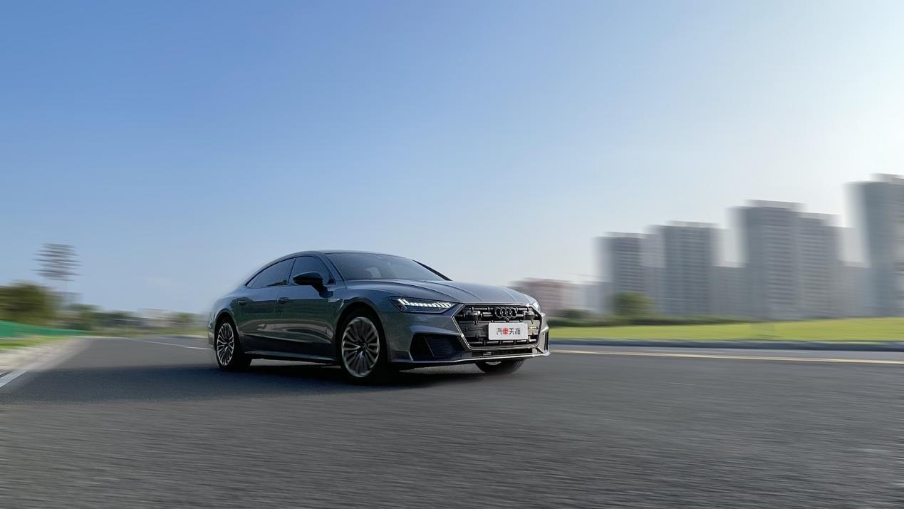 选择奥迪A7L本来就不是一件需要勇气的事情作为液晶仪表盘、矩阵式_易车