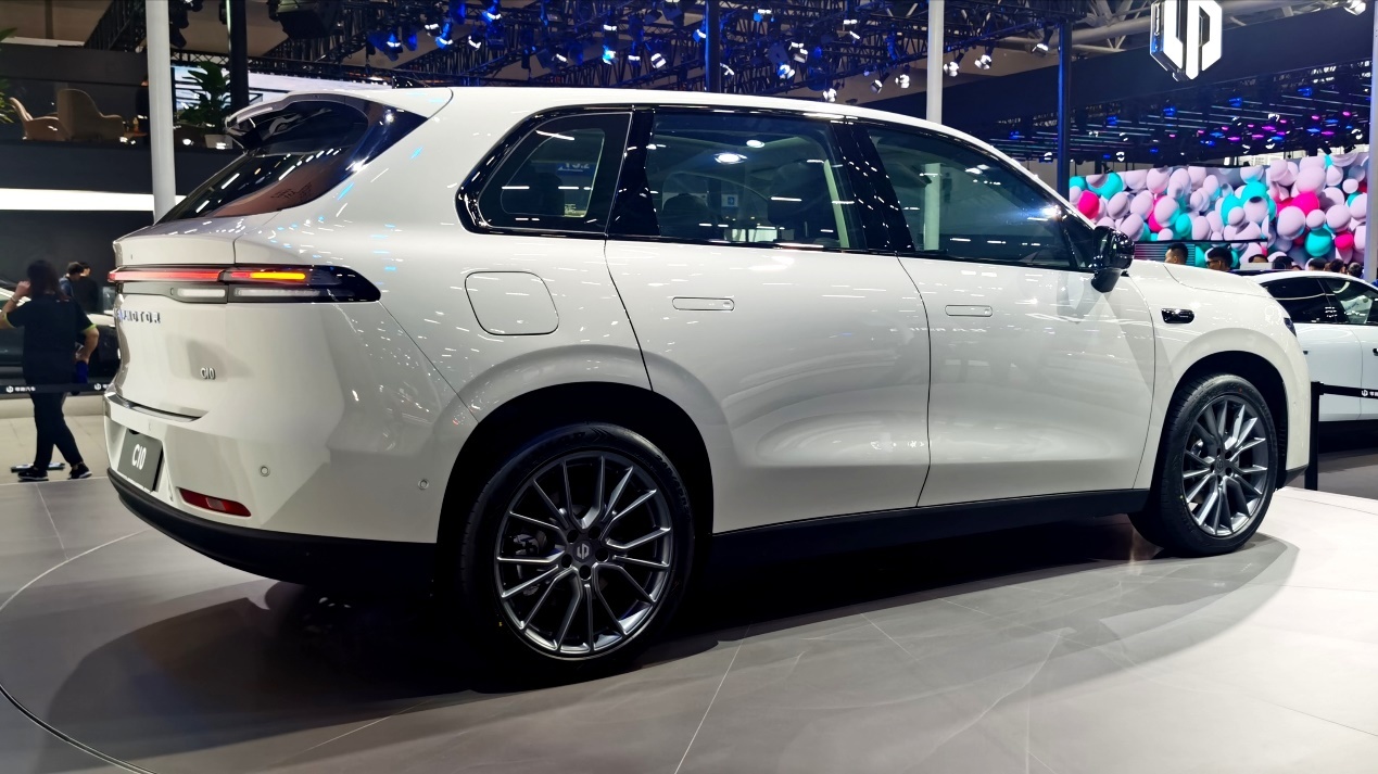 定位相同，价格重叠！零跑C10和C11同室操戈？_易车