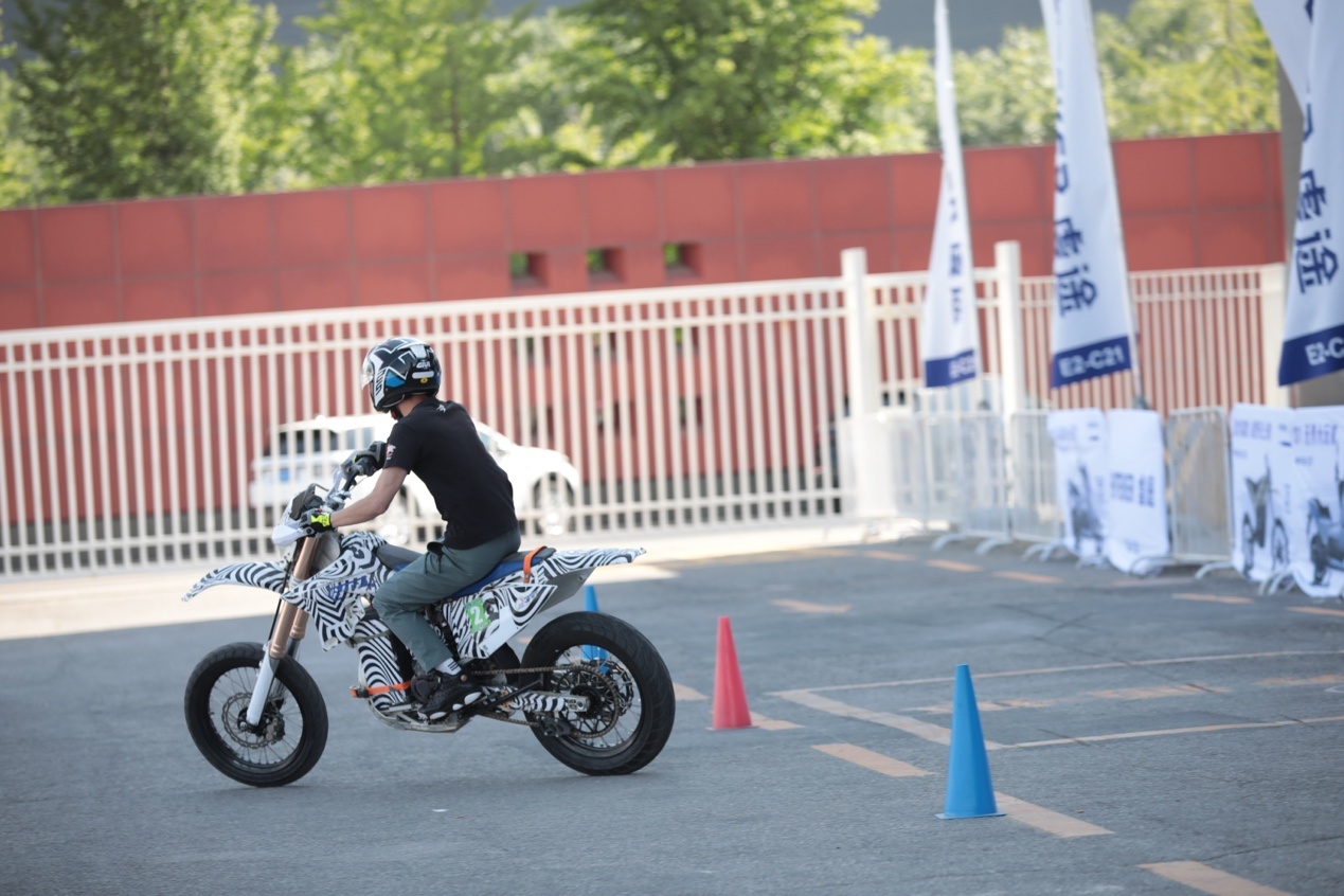 EVTEKER虔途新车解析+场地试驾_易车