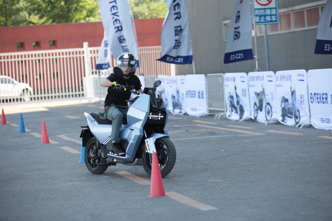 EVTEKER虔途新车解析+场地试驾_易车