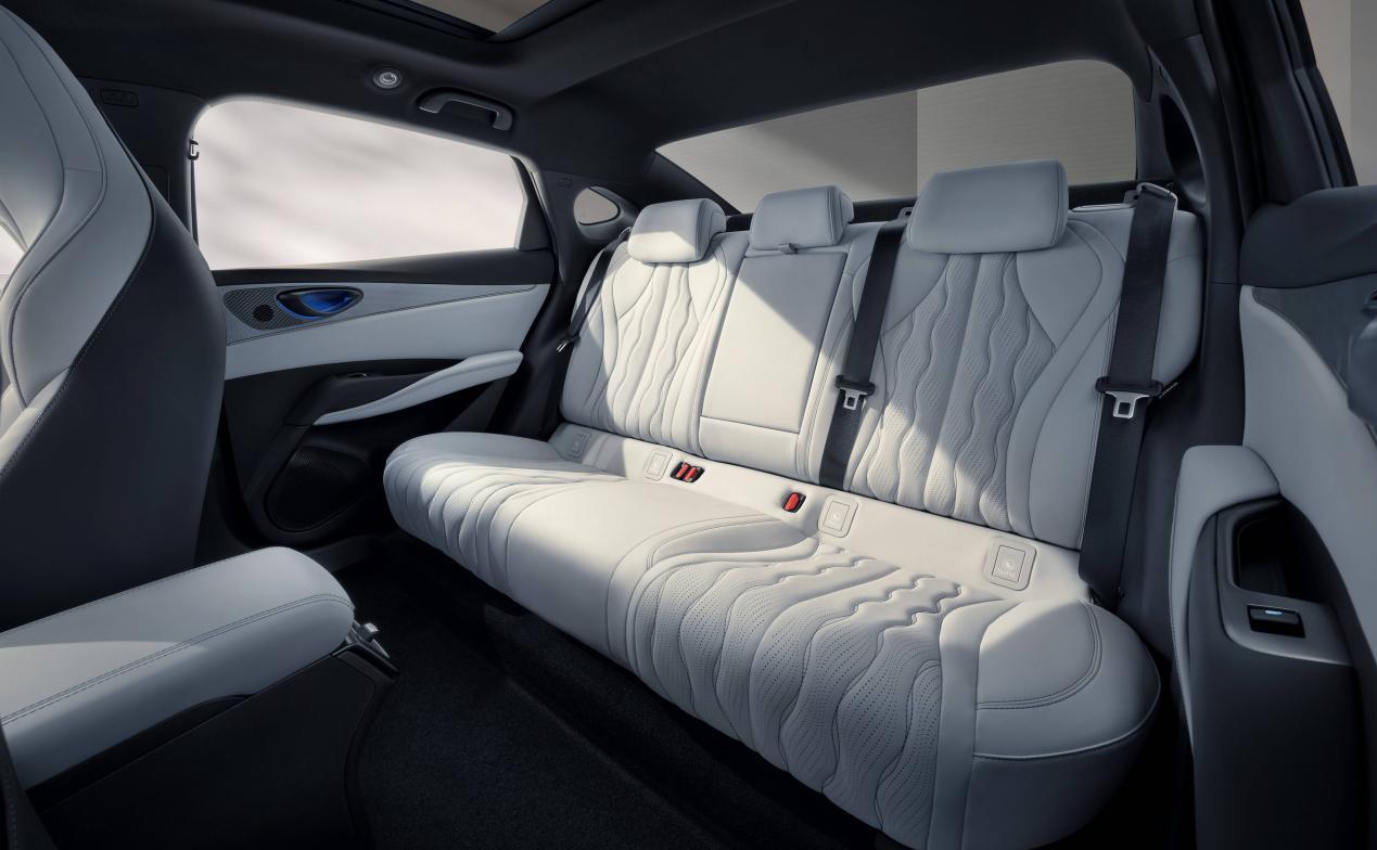 油耗2.9L续航2100km，比亚迪海豹06DM-i上市_易车