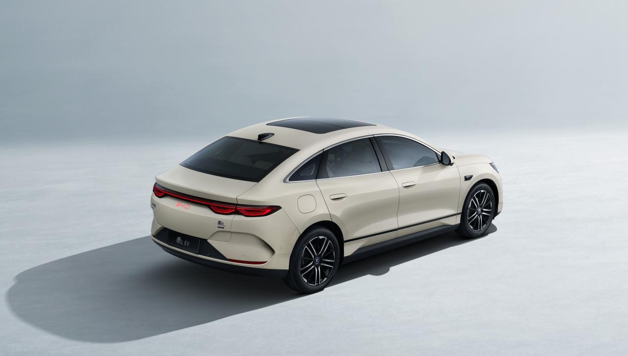 全系后驱、全系智驾，秦L EV上市11.98万元起_易车