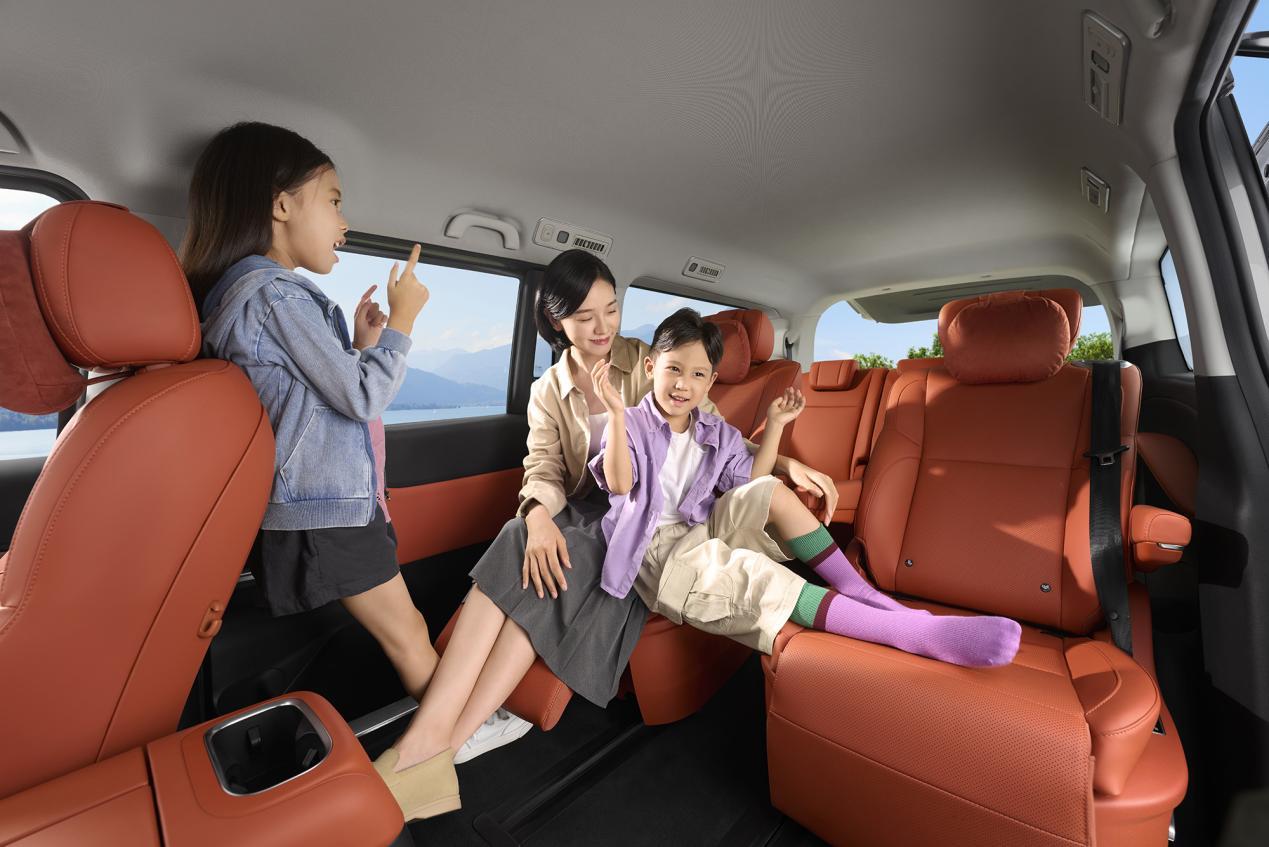 锐胜M8大型MPV正式预售16.98万起，三排都是商务舱_易车
