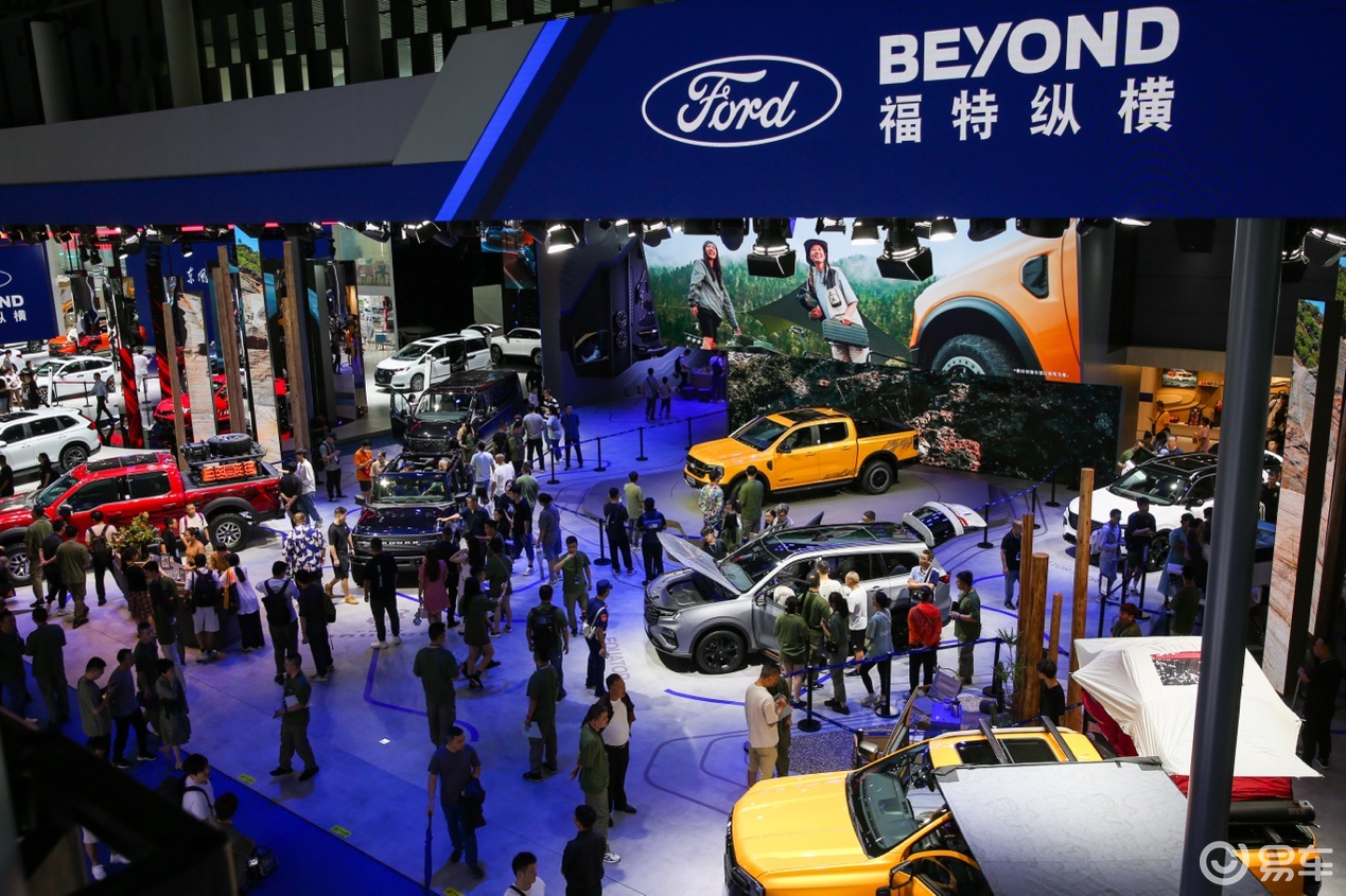 FordBeyond福特纵横展出了福特新领裕黑曜倾橙版、福特领睿_易车