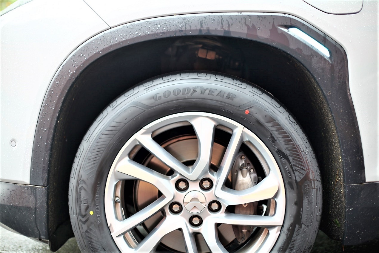 蔚来ES6运动版搭载的这款固特异e锐乘轮胎型号是255/55 R_易车