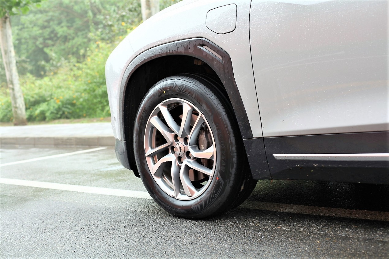 蔚来ES6运动版搭载的这款固特异e锐乘轮胎型号是255/55 R_易车