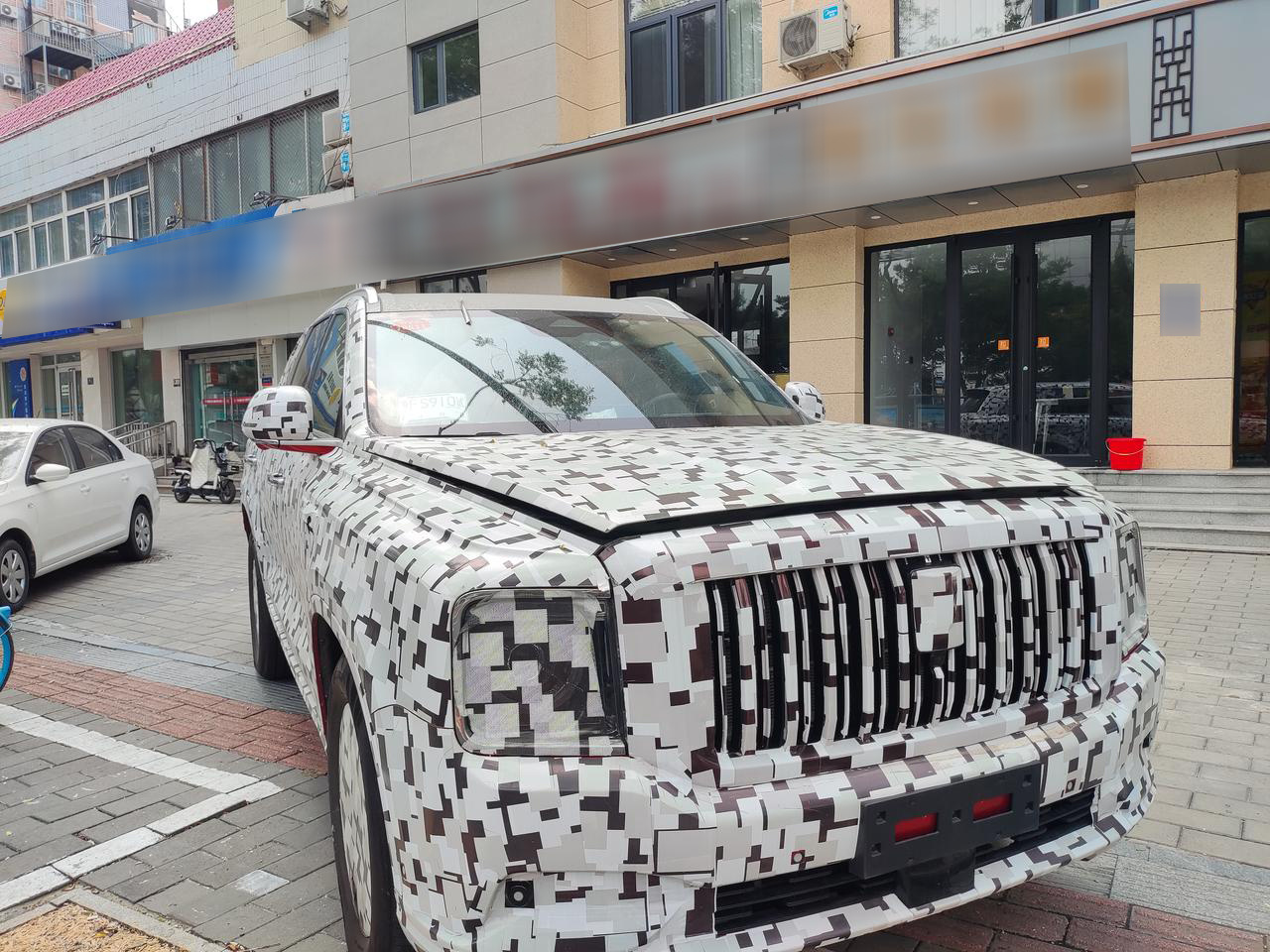 坦克800路试谍照曝光，外观造型高大威猛，气场十分强大_易车