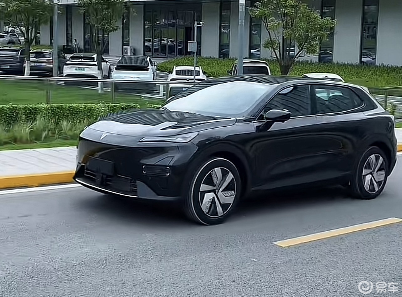 深蓝S05实车现身，长超4米6，标配智驾+续航510km_易车