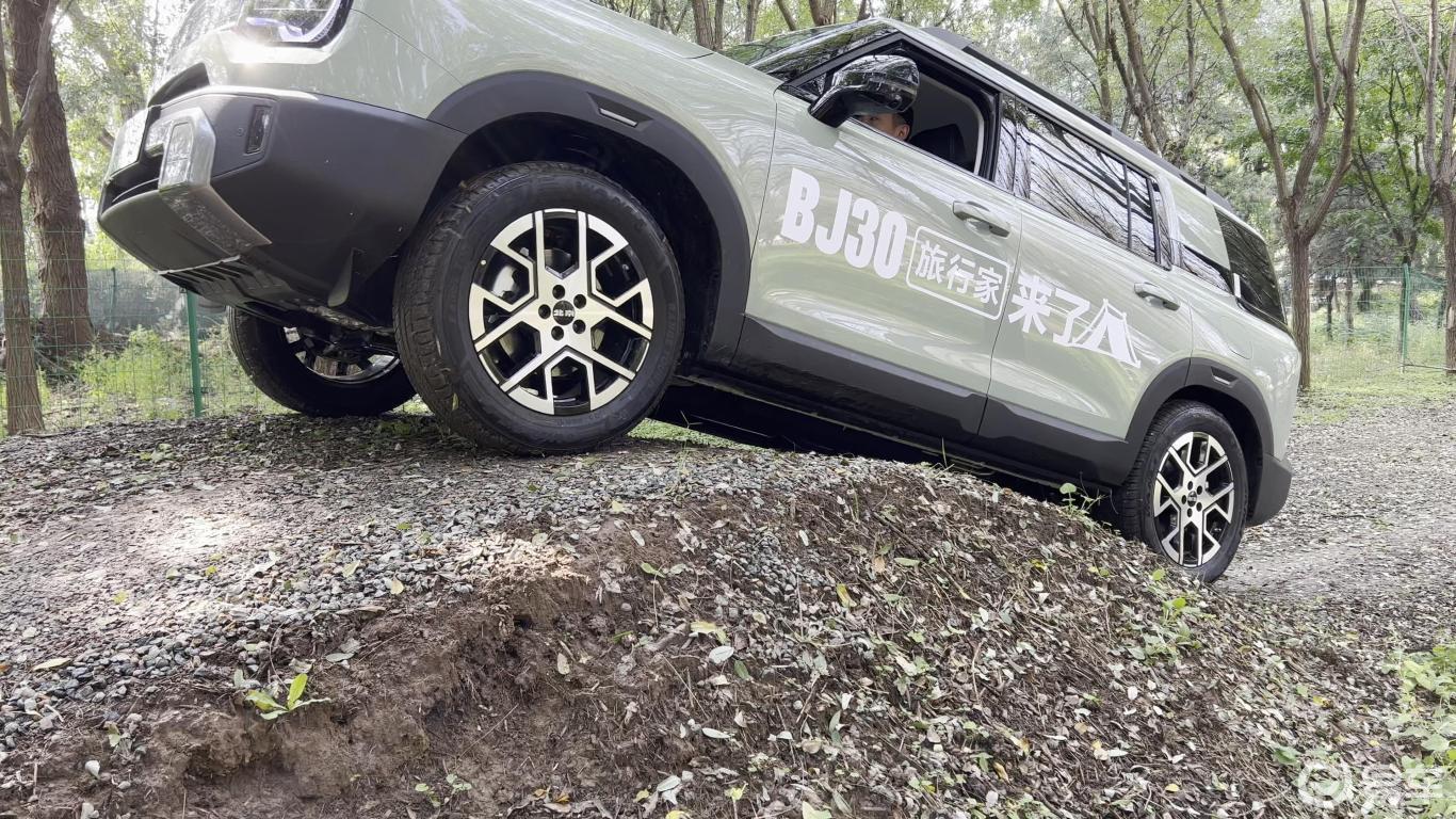10.29万起 北京越野BJ30旅行家试驾评测_易车