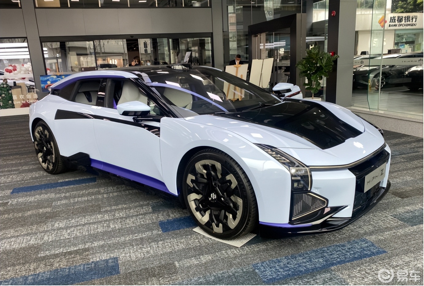 到店体验高合HiPhi Z，60多万买它到底值不值呢？_易车