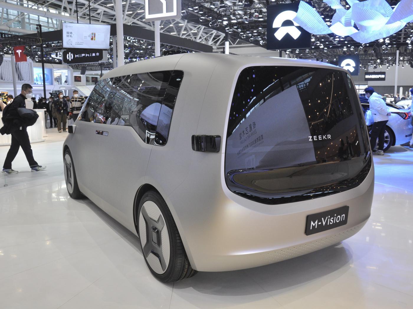 极氪CM2E谍照曝光，造型科幻圆润，车门开启方式独特_易车