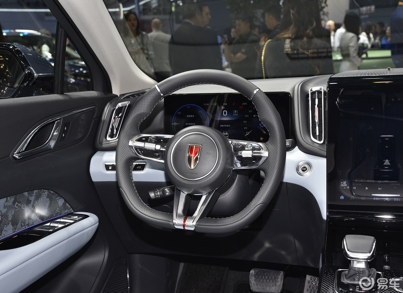 红旗HS3 PHEV亮相北京车展，搭载1.5T插电混动_易车