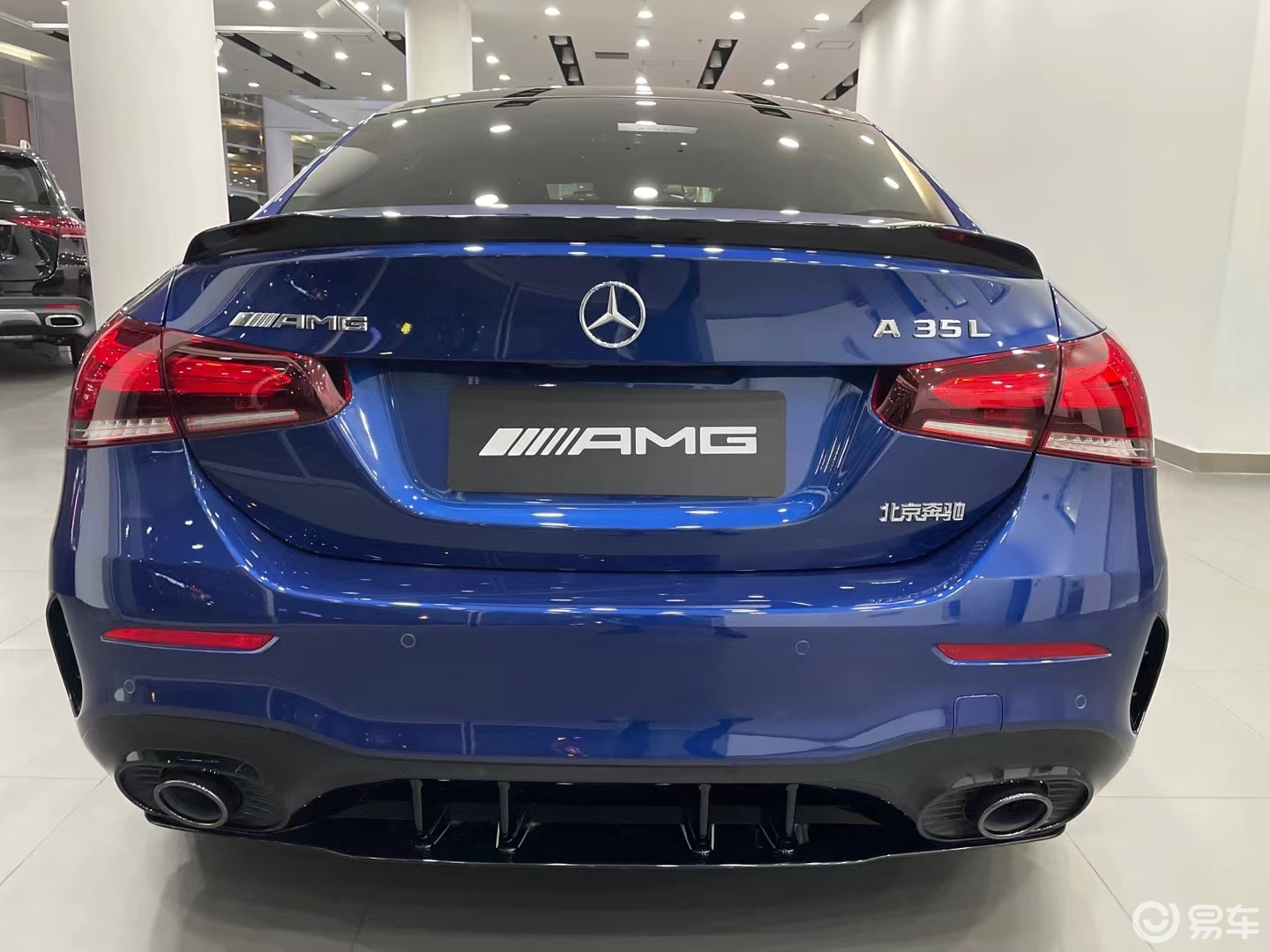 再一次拉低入门门槛，奔驰AMG A35L到店实拍_易车