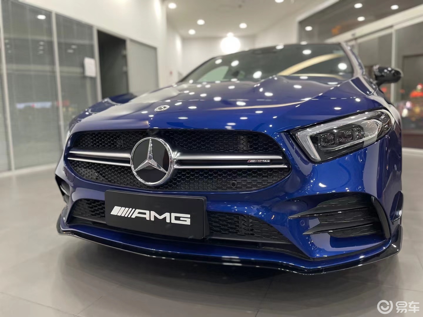 再一次拉低入门门槛，奔驰AMG A35L到店实拍_易车