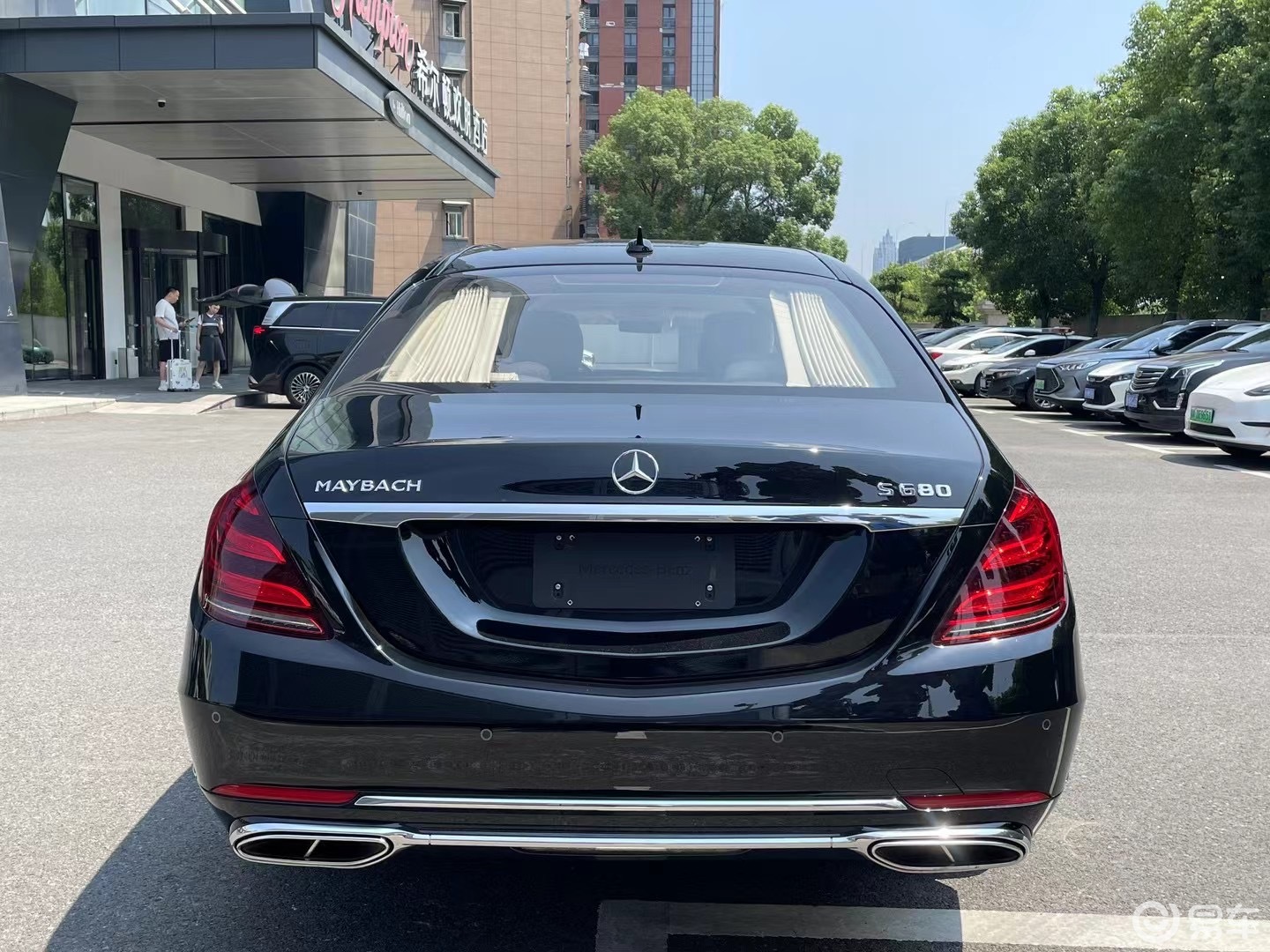 奔驰梅赛德斯S级代表作，迈巴赫普尔曼S680加长_易车