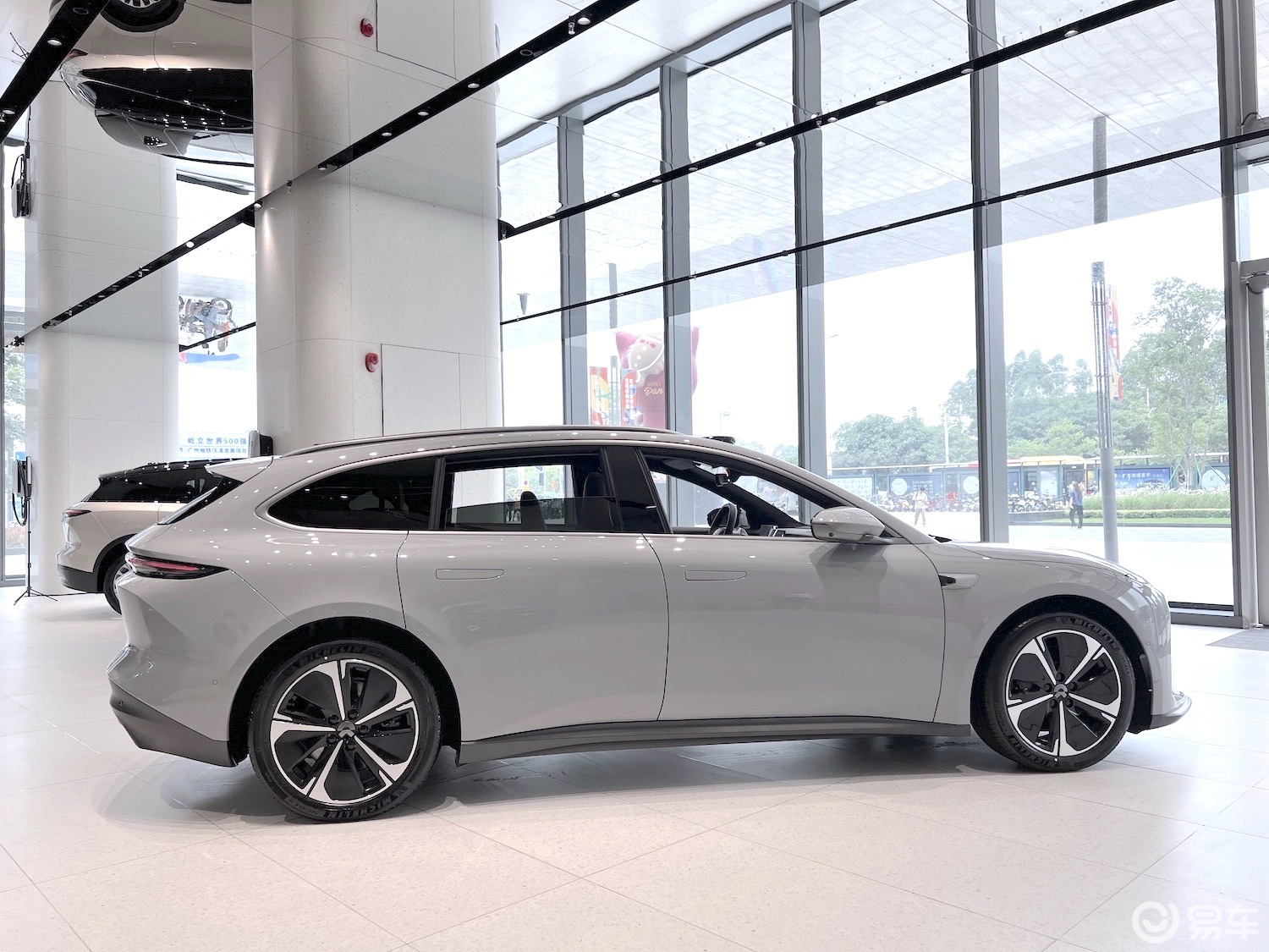 蔚来ET5 Touring到店，好看而实用，后备箱有惊喜_易车