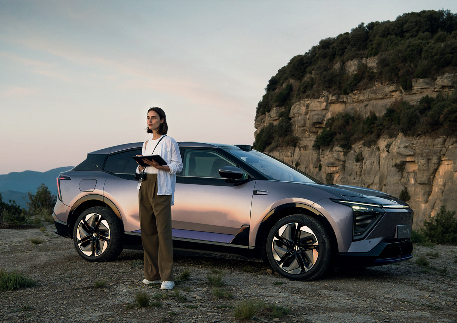 豪华不彰自显 高合HiPhi Y让高端成为标配_易车