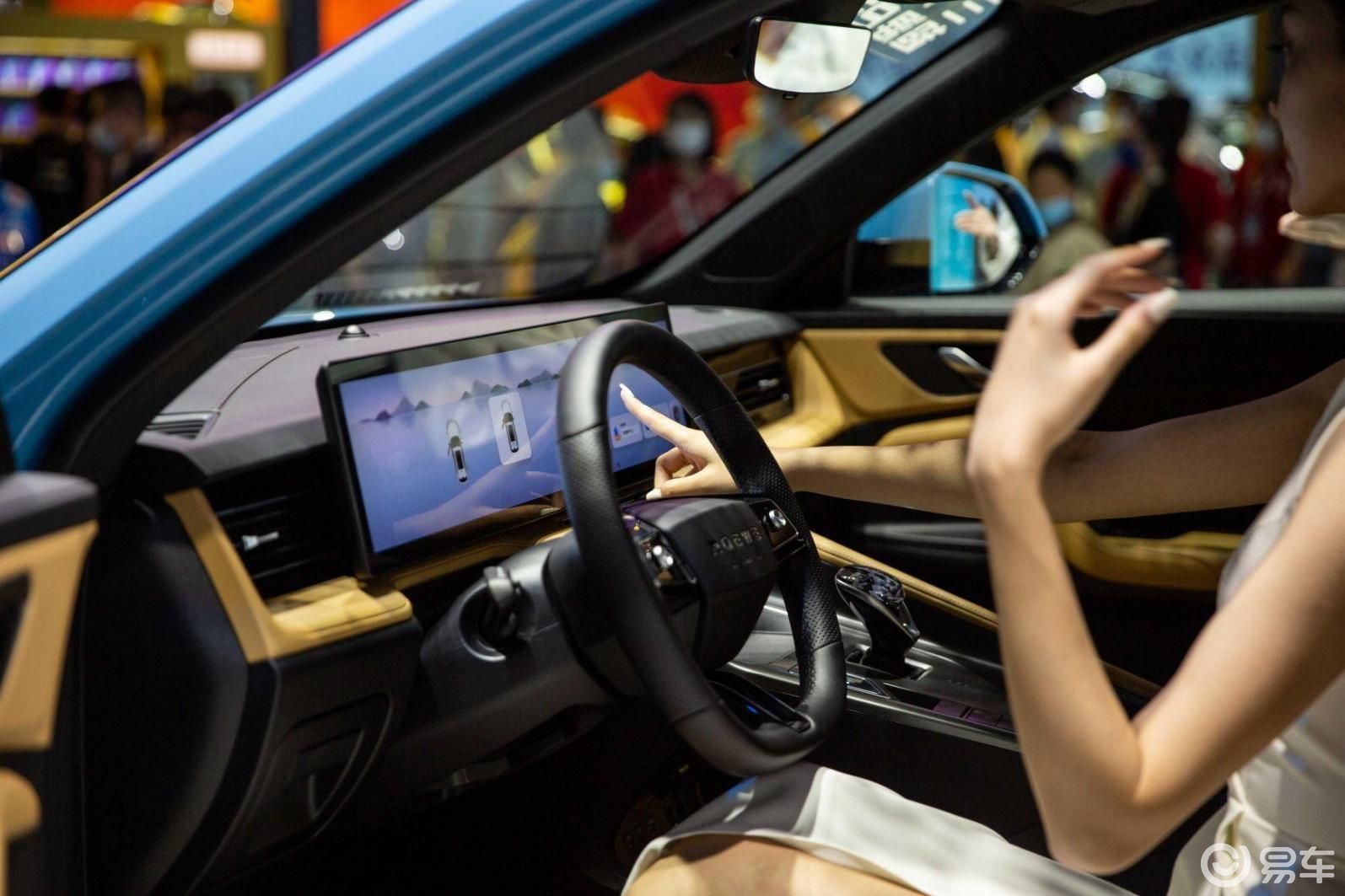 15万值得买的混动SUV在这！第三代超混eRX5了解一下_易车