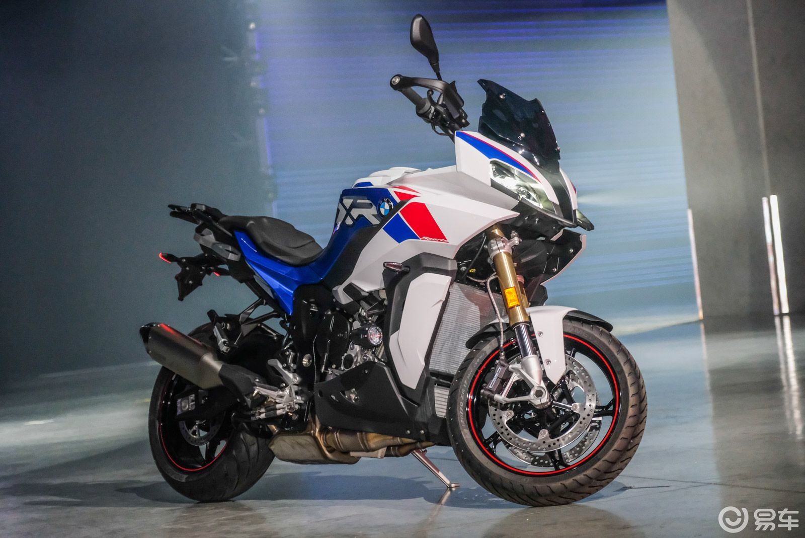 宝马M1000 XR海外设计师预想图曝光_易车