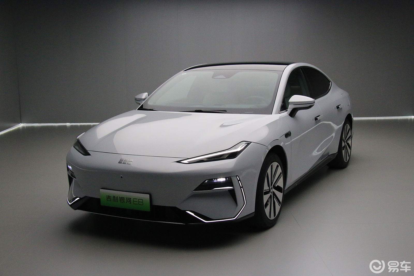 实拍银河E8：颜值担当！智能化一流，纯电轿车黑马预定？_易车