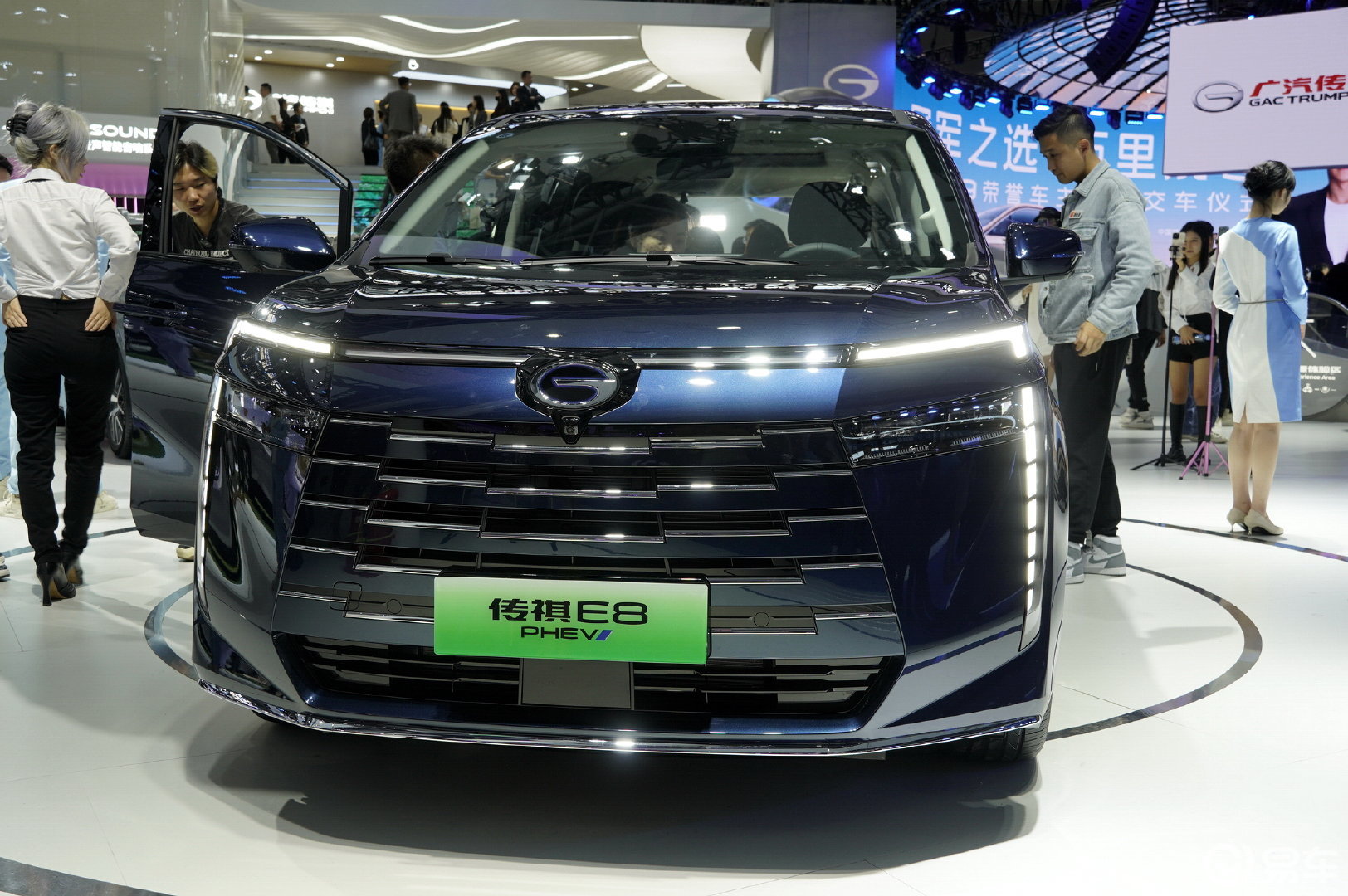 20.98万元起售 广州车展现场实拍广汽传祺E8_易车