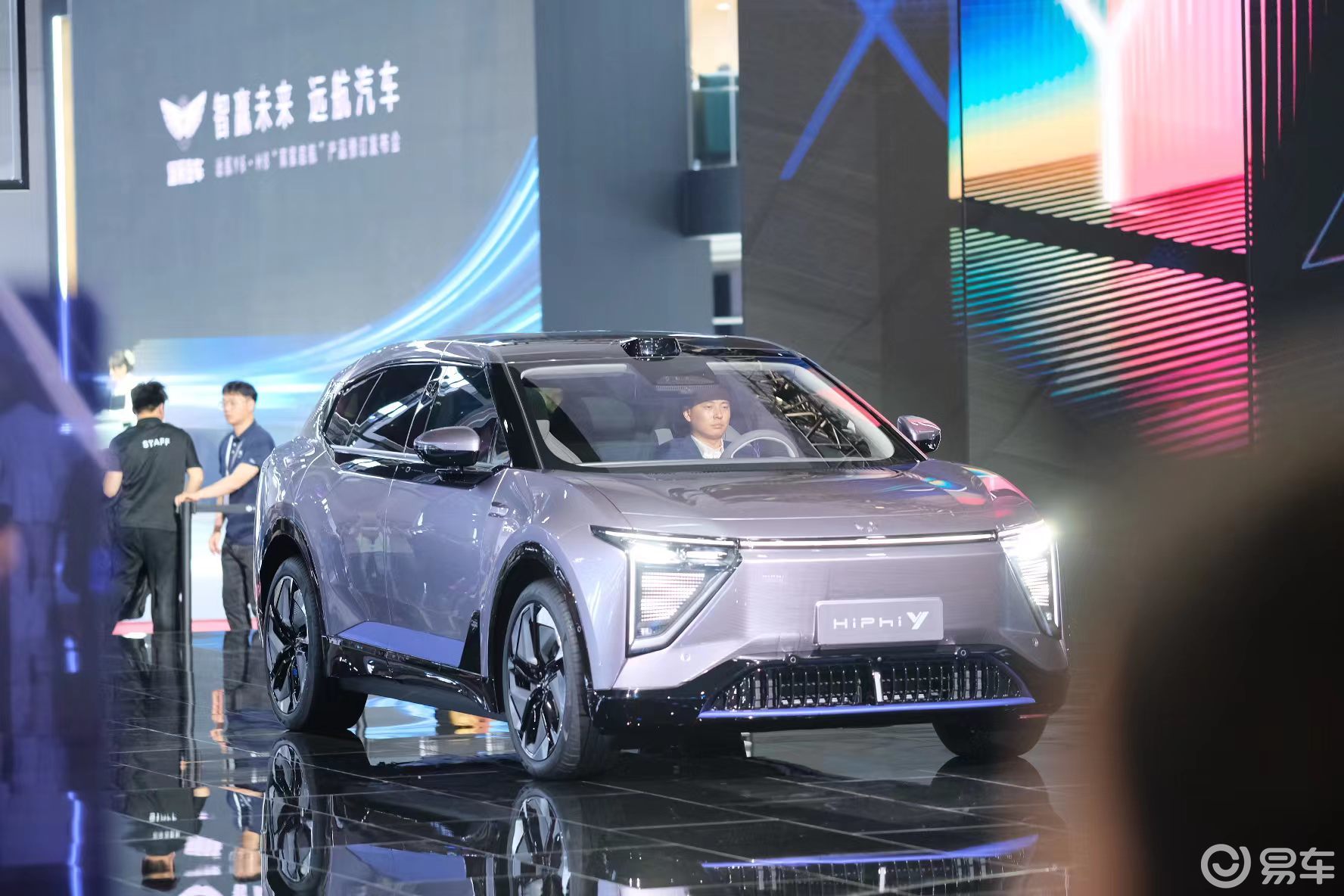 直击上海车展|高合HiPhi Y亮相，续航超800km_易车