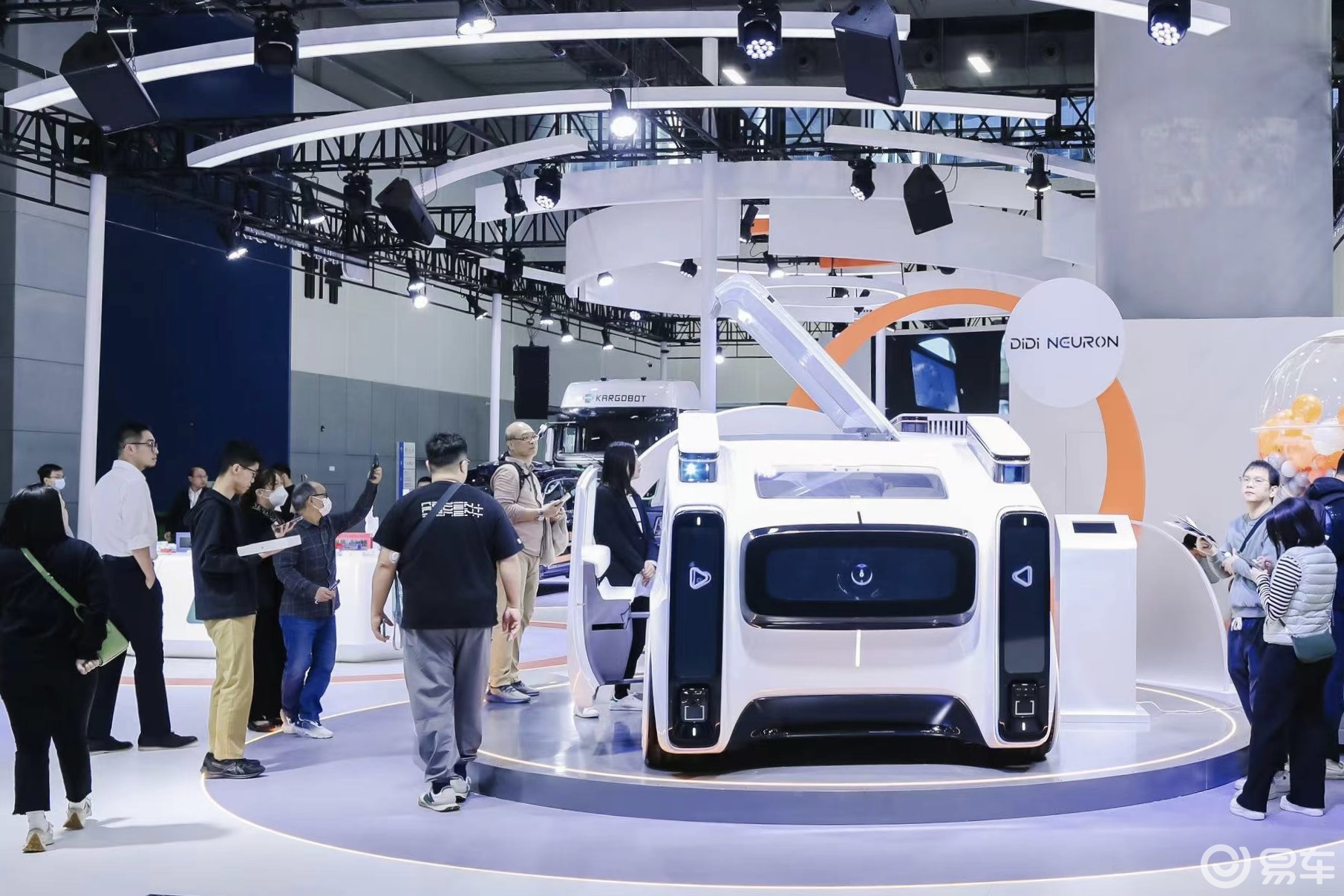 DiDi NEURON该车辆由滴滴自动驾驶孵化的卡尔动力公司与陕_易车
