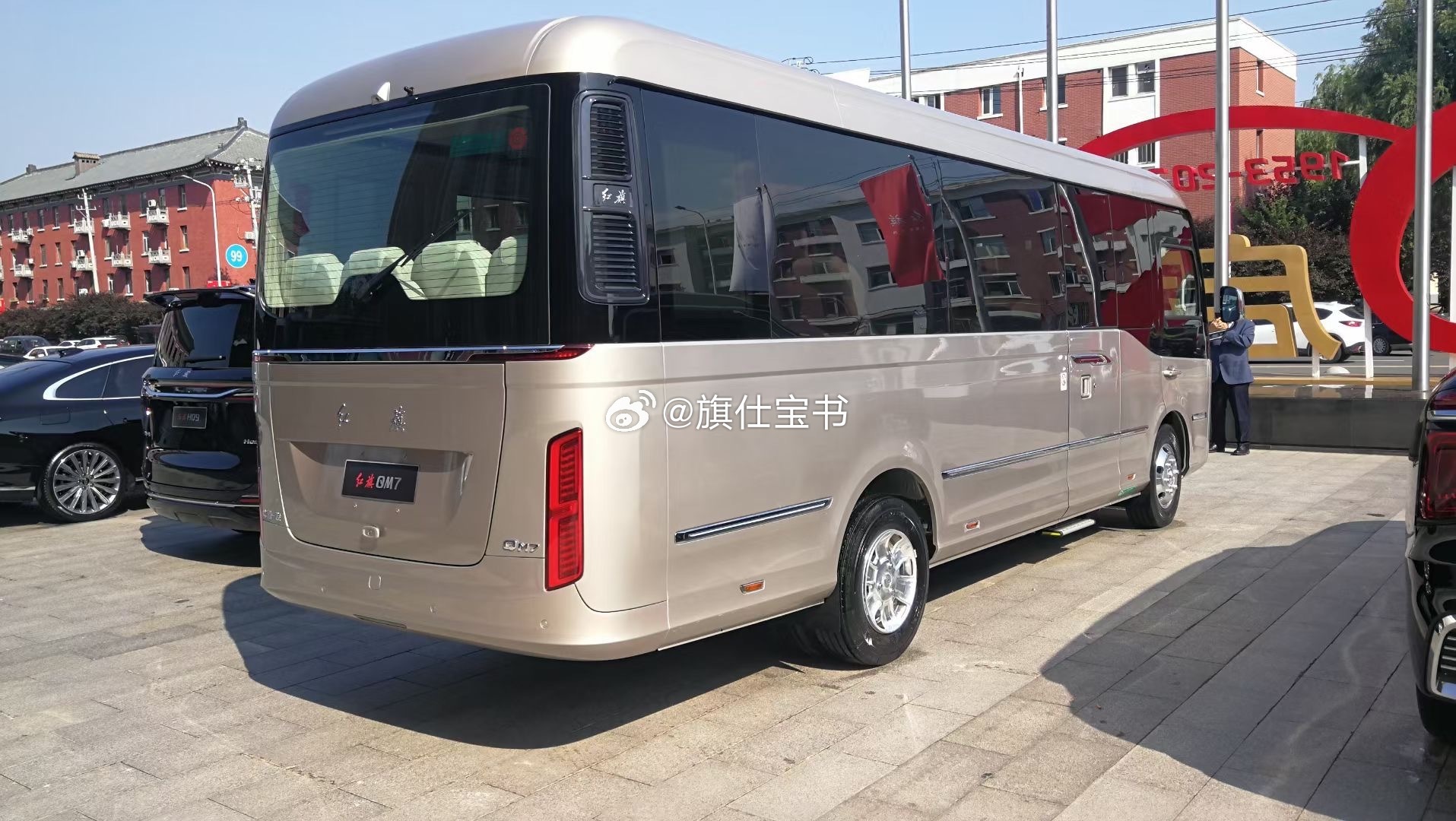 红旗QM7正式发布 比考斯特更端庄大气_易车