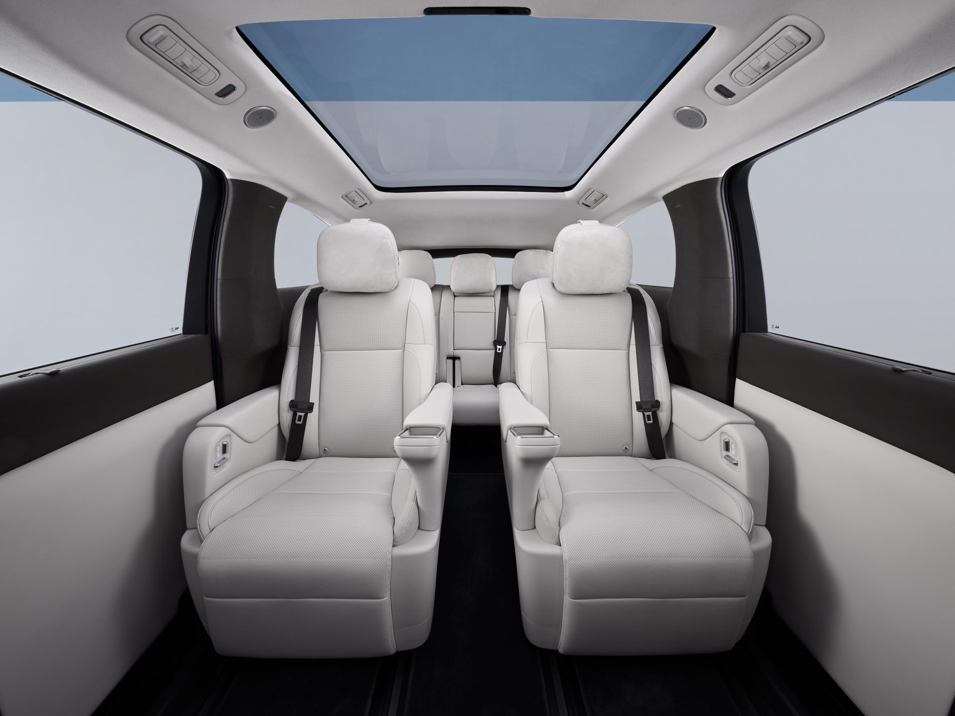 理想汽车的旗舰级纯电动MPV——理想MEGA于3月1日正式上市_易车