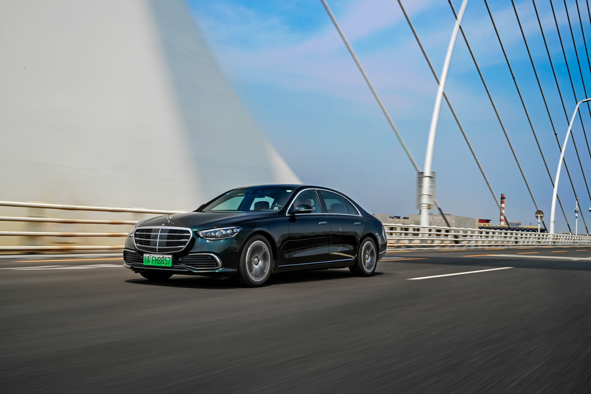 新能源时代，奔驰始终在追求一件事！试驾奔驰S450eL_易车