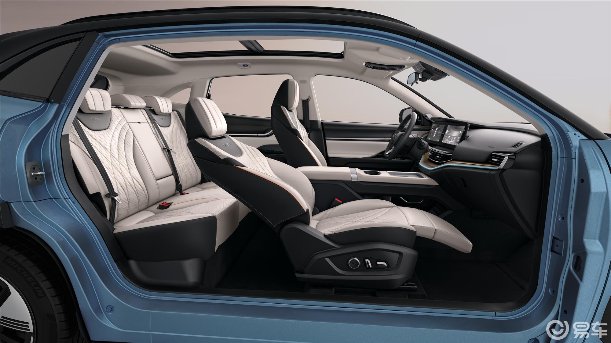 奇瑞eQ7内饰官图发布 配“女王副驾” 定位中型SUV_易车